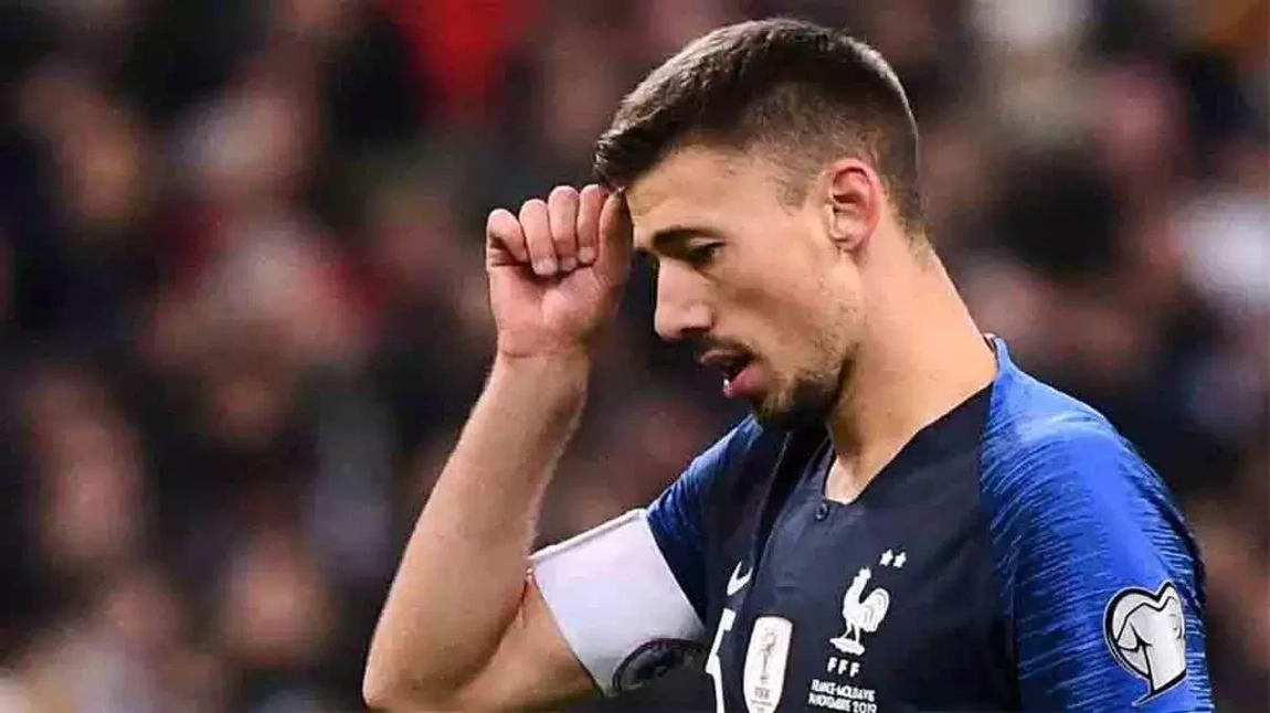 El defensor francés se retiró de la concentración gala